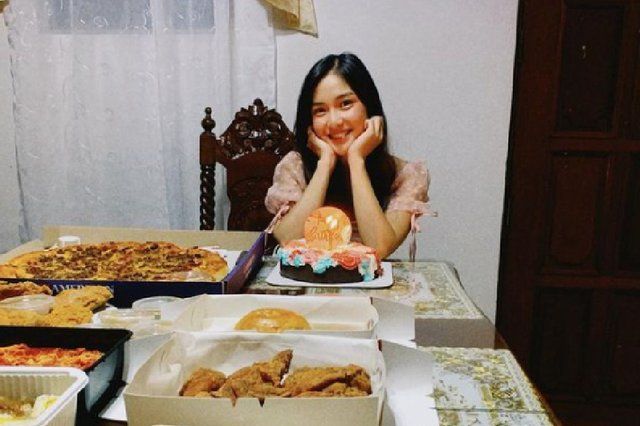 Charlie Dizon celebrates 25th birthday with family at home | ABS-CBN ...