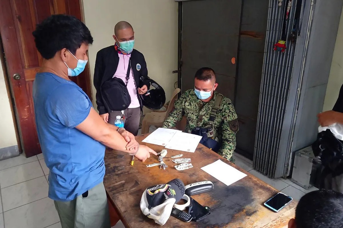 Lalaking nagpanggap umano na miyembro ng NPA, timbog sa pangingikil | ABS-CBN News