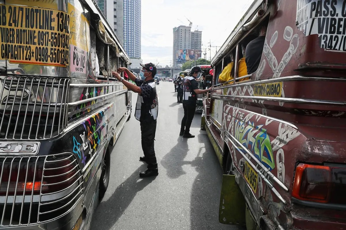 Mga jeepney driver ikinatuwa ang pagtaas sa 70 pct capacity ng mga PUV ...