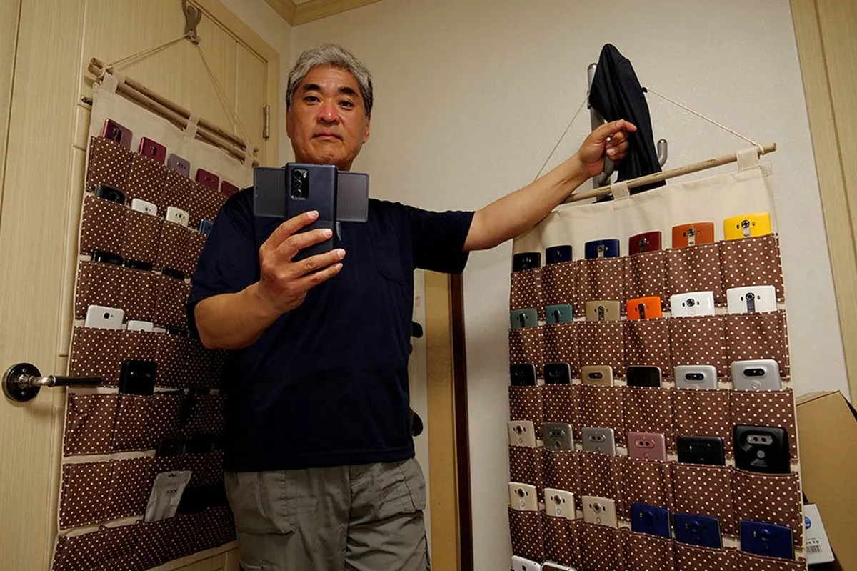 South Korean 'phone maniac' won't give up his LG smartphones | ABS-CBN News