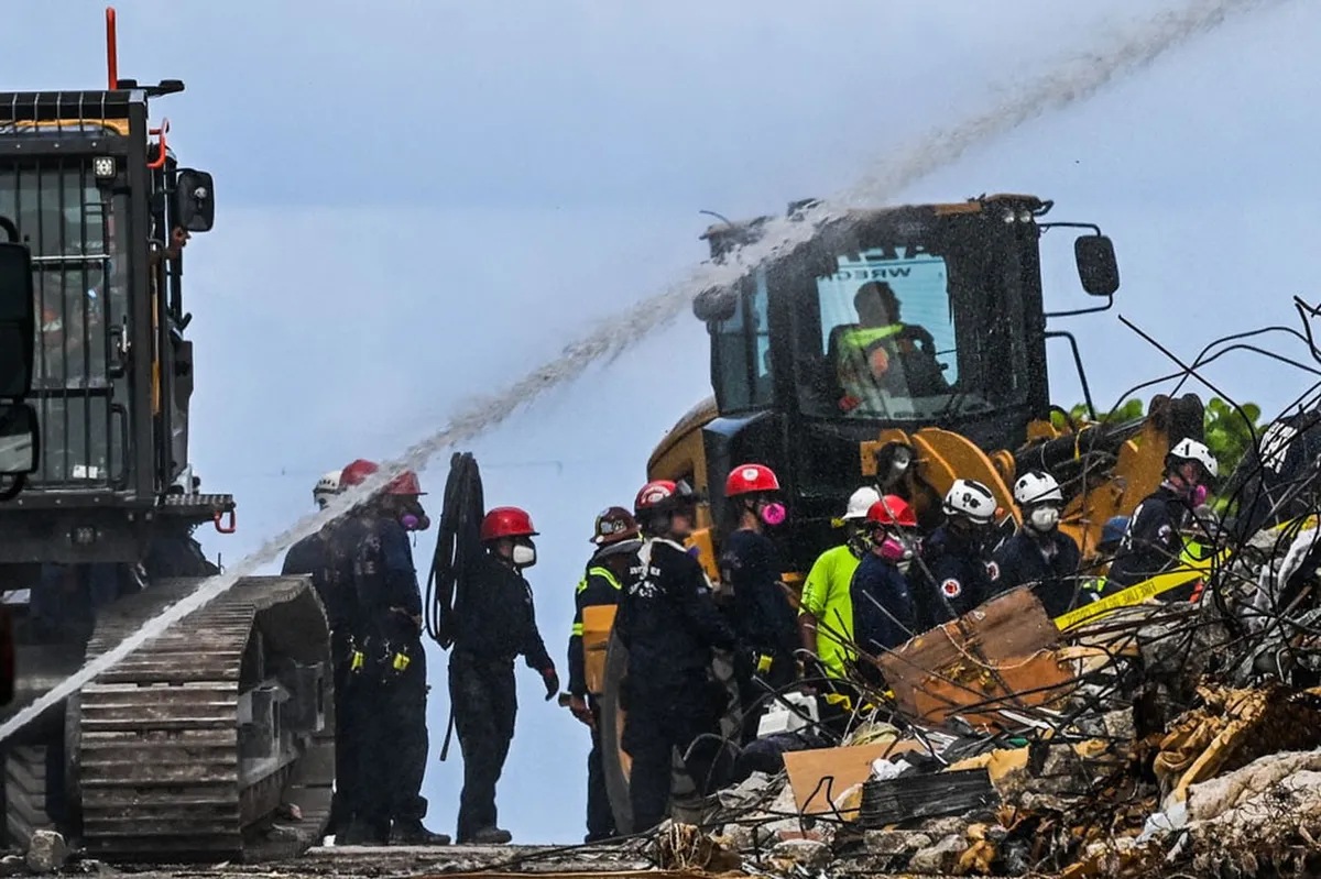 Death toll in Florida apartment collapse climbs to 5, search and rescue ...