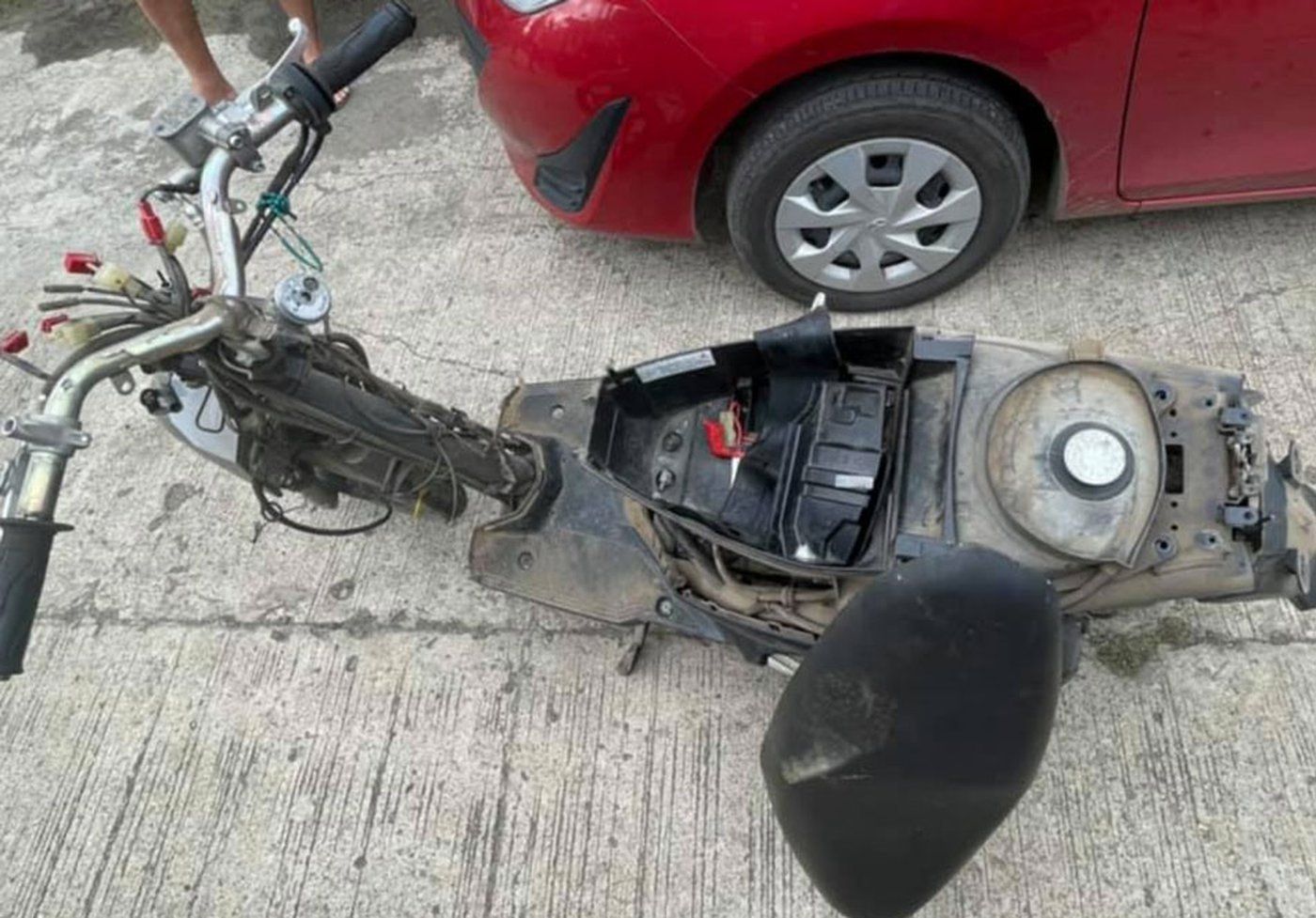 Halos ubos: Motorsiklong nakaparada sa labas ng bahay binaklas ...