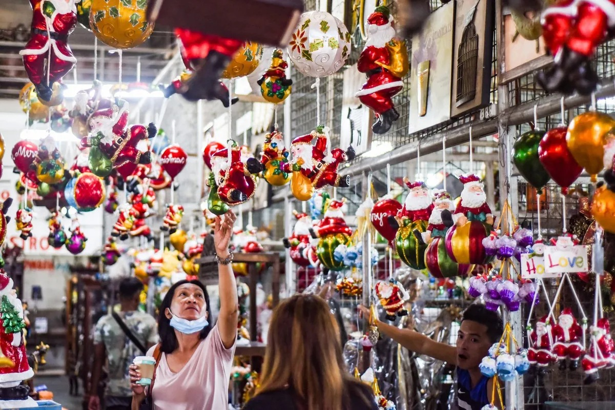 16 araw bago mag-Pasko: Mga namimili ng Christmas decors sa QC dumami ...