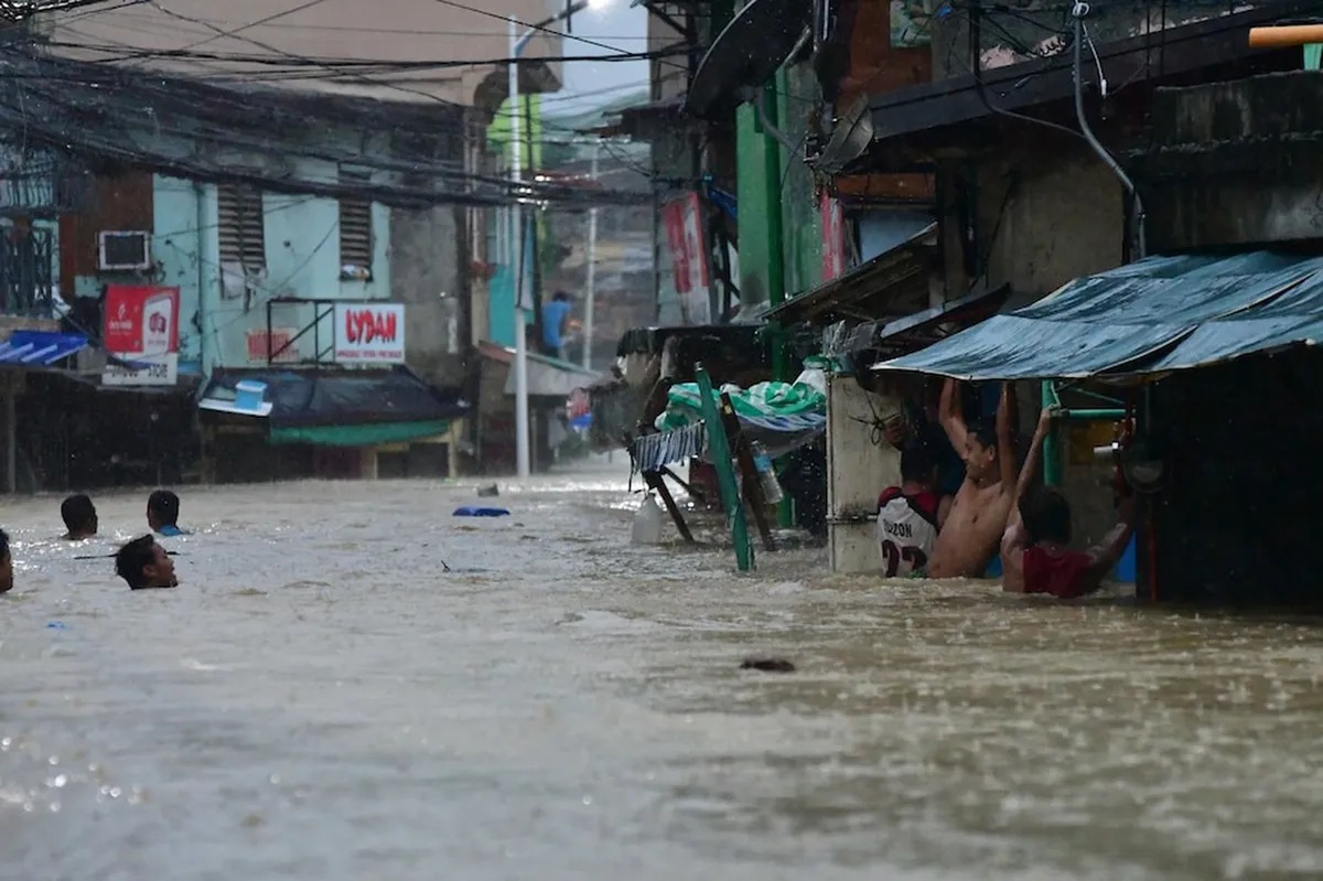 'Lubog na mga bahay': Mga residente naiwan sa binahang mga bahay, umaapelang ma-rescue | ABS-CBN ...