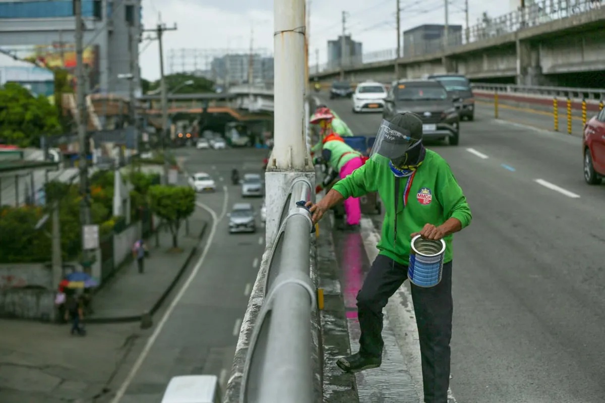 Cleaning Manila's main highway | ABS-CBN News