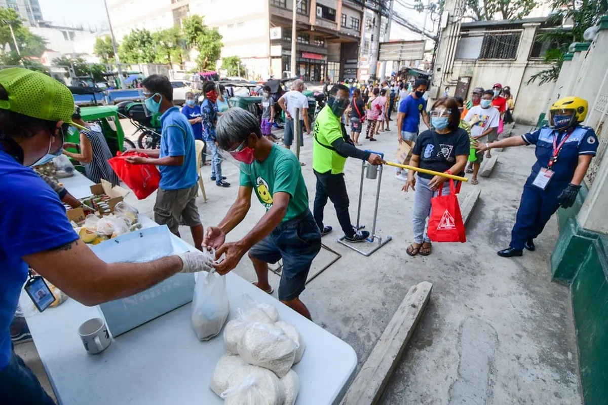 Ensuring physical distancing, public safety in a community pantry | ABS ...