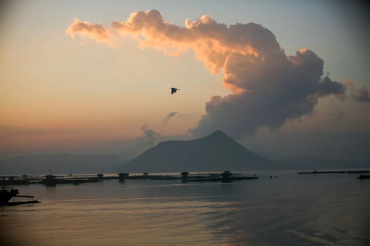 Alert level 2 itinaas sa Bulkang Taal | ABS-CBN News