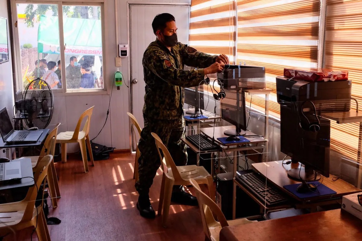 Police outpost sa Maynila ginawang computer shop pang-online class ng ...