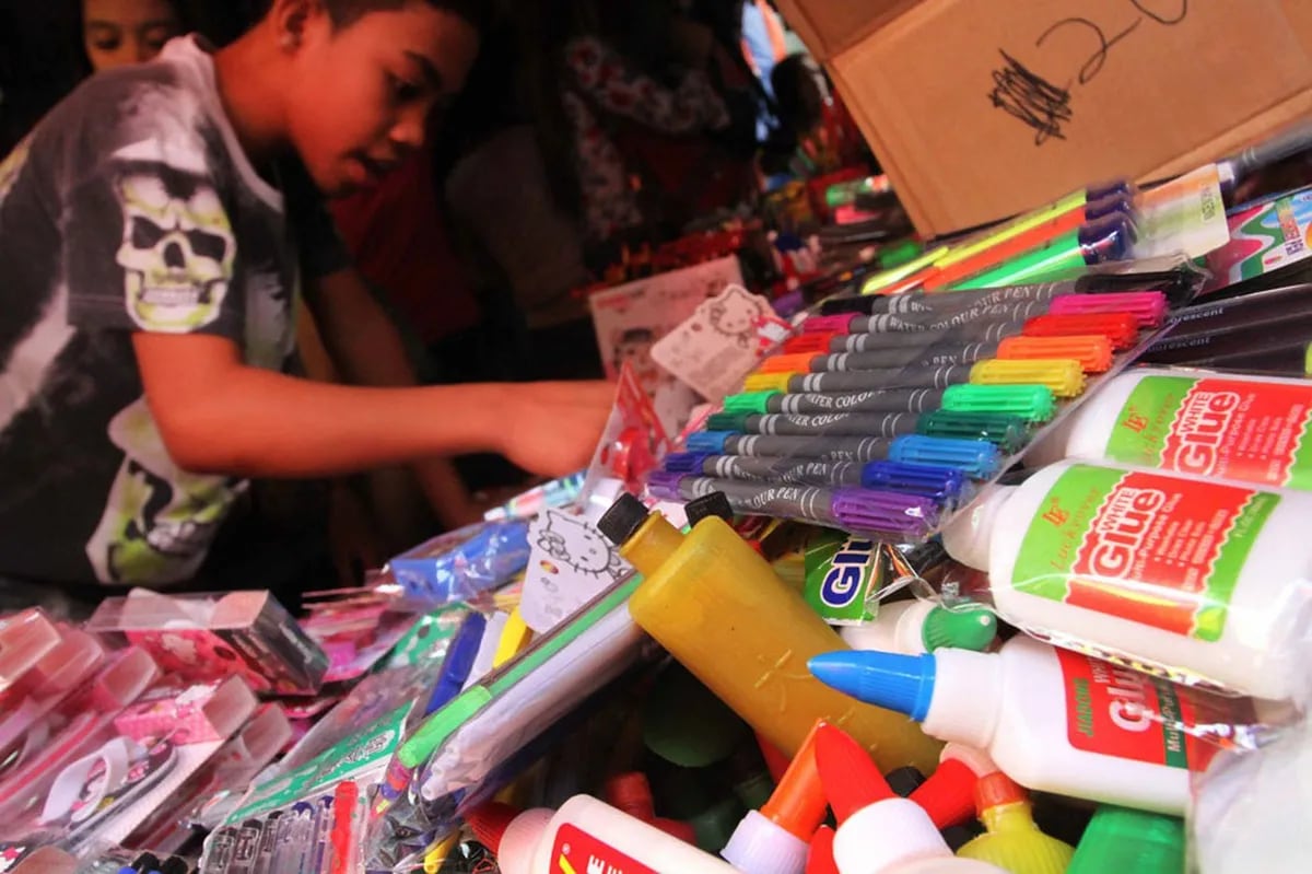 DepEd says training parents to guide kids' home studying | ABS-CBN News