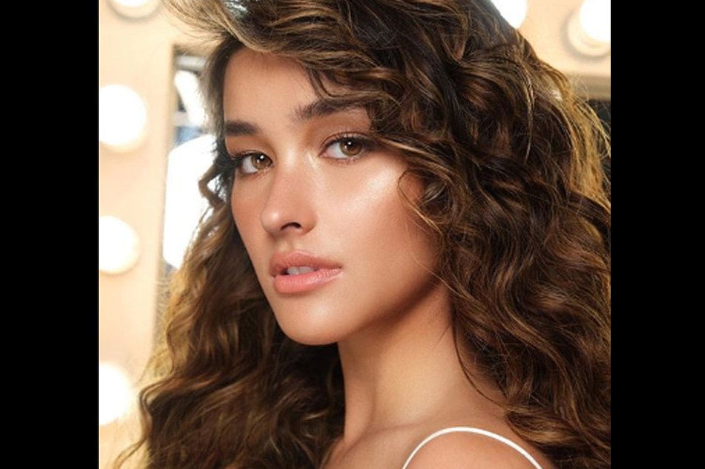 LOOK: Liza Soberano surprises fans with short hair | ABS-CBN Entertainment LOOK: Liza Soberano surprises fans with short hair | ABS-CBN Entertainment