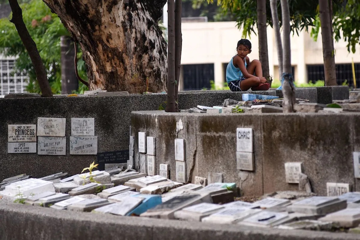 Gov't looking at alternative schemes for Undas 2020 cemetery visits ...