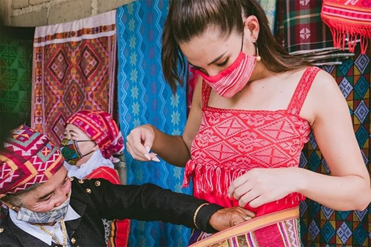'Such an honor': Catriona Gray visits master weaver in Zamboanga | ABS ...