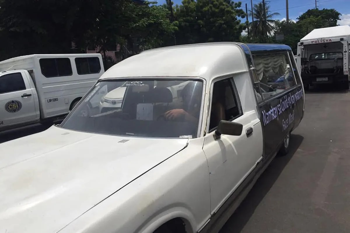 Karo ng patay at kabaong bahagi ng COVID-19 info drive sa Lapu-Lapu ... Karo ng patay at kabaong bahagi ng COVID-19 info drive sa Lapu-Lapu ...