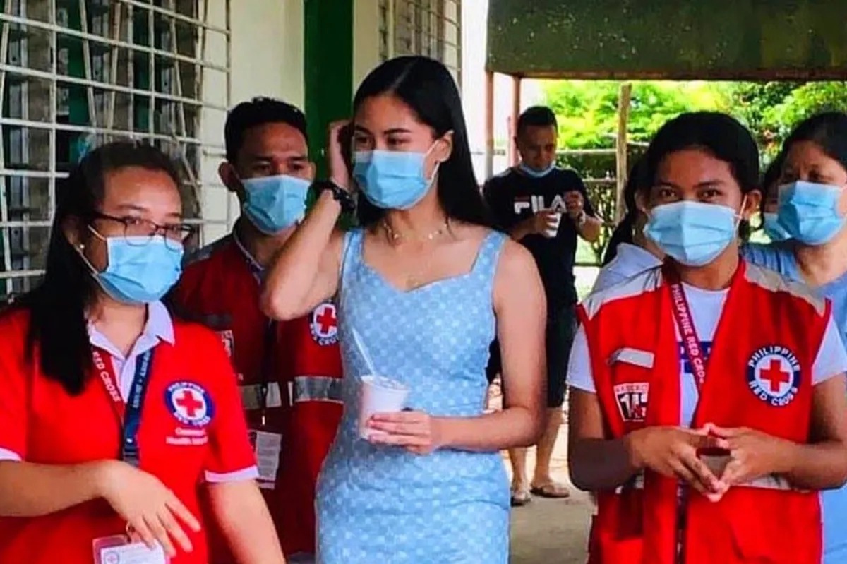 LOOK: Kisses Delavin visits Masbate quake victims | ABS-CBN Entertainment