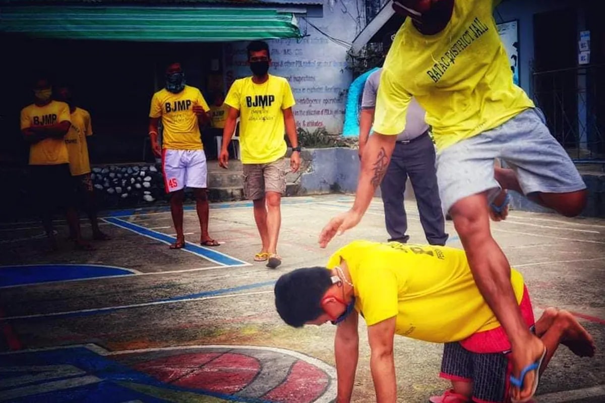 Inmates sa Ilocos Norte sumabak sa mga 'laro ng lahi' | ABS-CBN Lifestyle Inmates sa Ilocos Norte sumabak sa mga 'laro ng lahi' | ABS-CBN Lifestyle