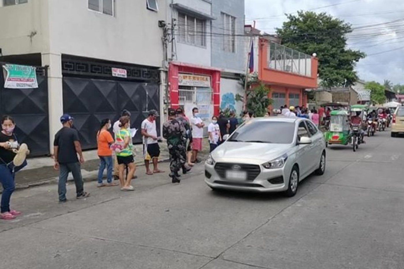 87 anyos na ginang, namatay habang nakapila para sa ayuda sa Bacolod ...