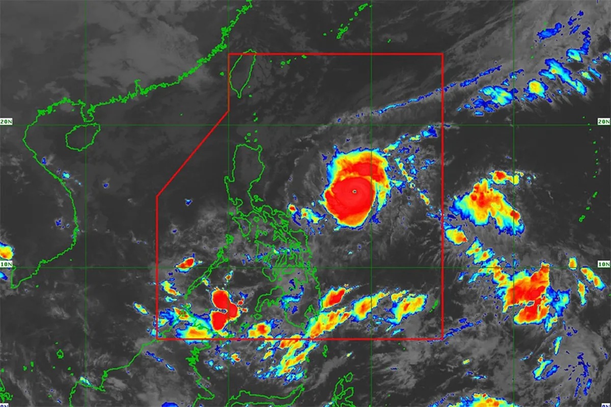 Typhoon Rolly, 2020's strongest tropical cyclone, barrels closer to ...