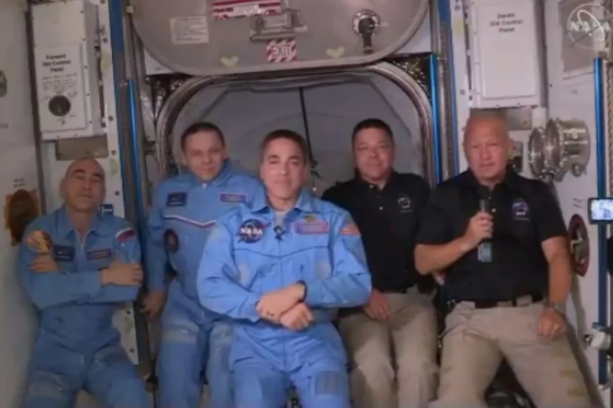 SpaceX Docking: Highlights from astronauts’ arrival at the space station | ABS-CBN
