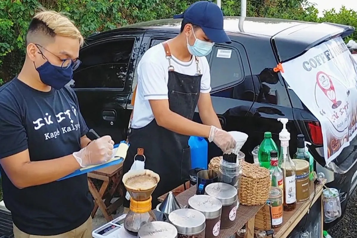 'Kape Kalye': Roadside coffee shop ng magkaibigan tampok sa Legazpi ...