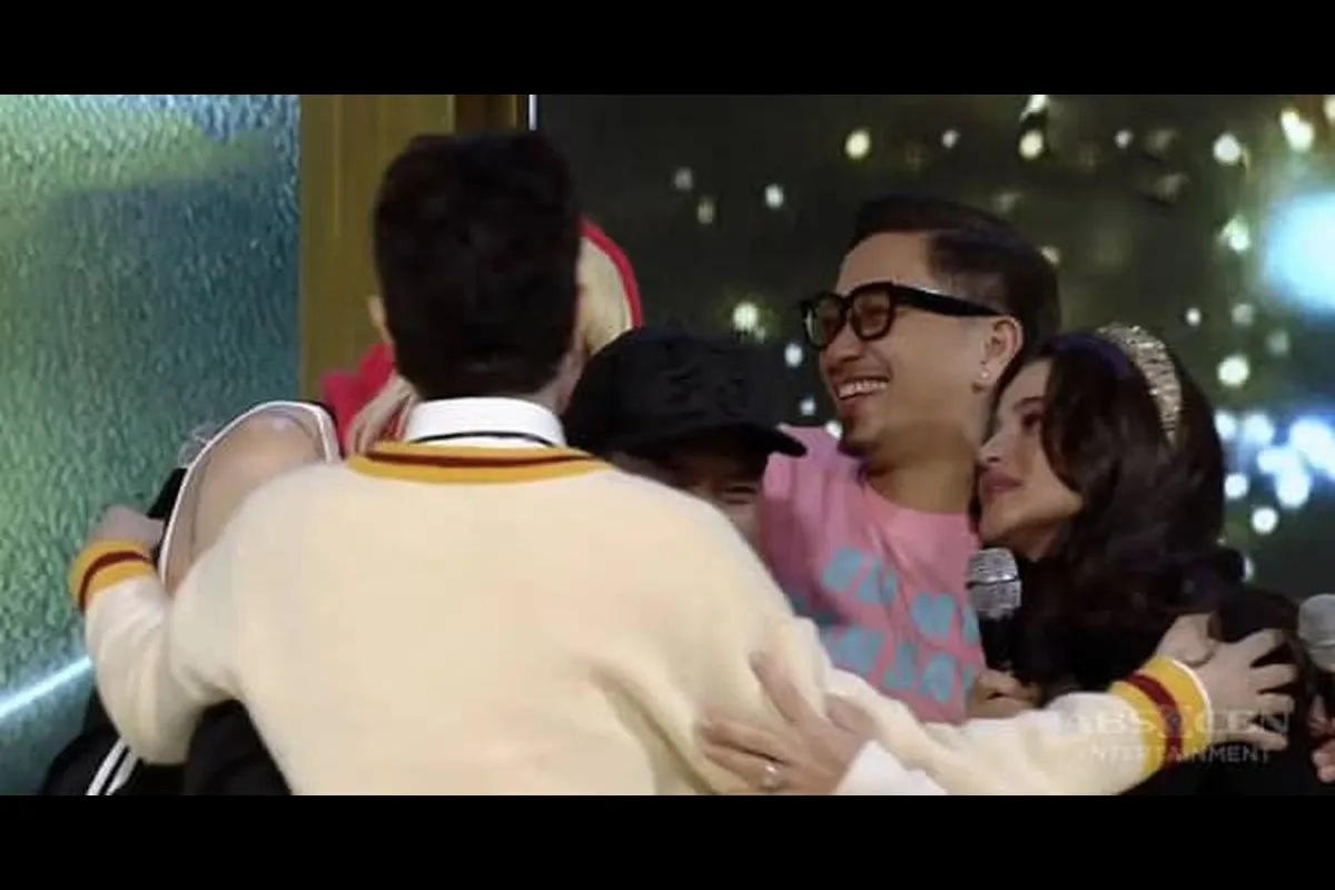 Long Mejia KalokaLike, binigyan ng group hug ng It’s Showtime family ...