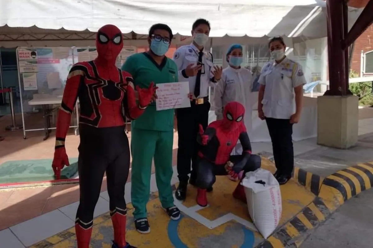 Lalaking nakasuot ng Spider-Man costume, naghatid ng ayuda sa mga ...