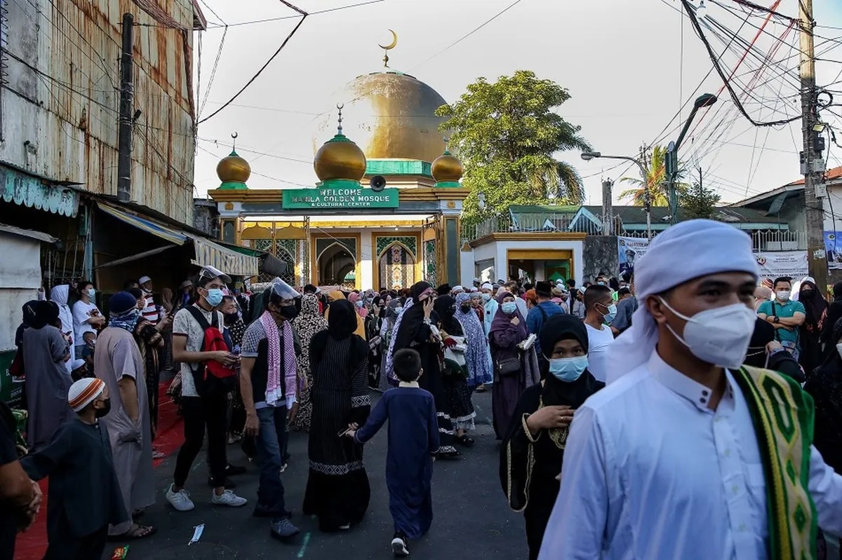 Hundreds visit Quiapo's Golden Mosque for Eid Al-Fitr | ABS-CBN Lifestyle