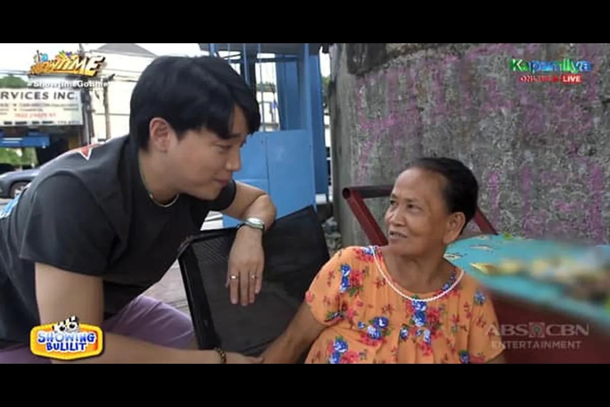 Ryan, sinorpresa ang mga maswerteng kariton vendor | It’s Showtime ...