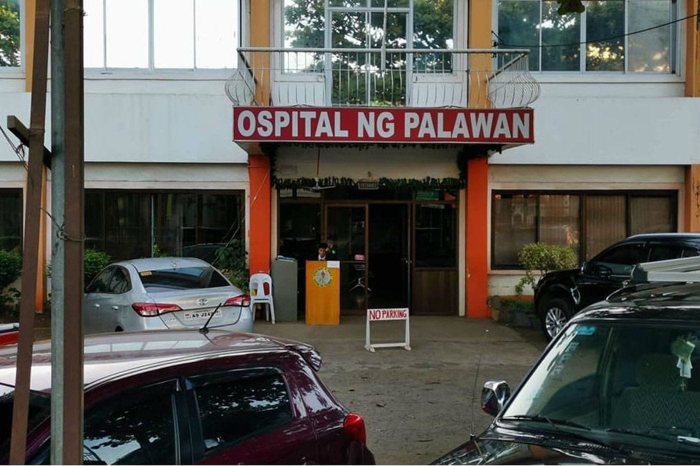 Medical staff ng Ospital ng Palawan, nagpositibo sa COVID-19 | ABS-CBN News