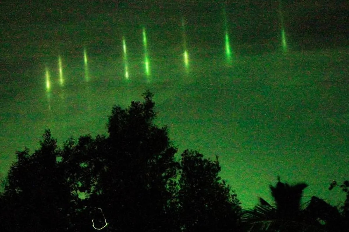 TINGNAN: ‘Light pillars’ namataan sa Masbate | ABS-CBN News TINGNAN: ‘Light pillars’ namataan sa Masbate | ABS-CBN News