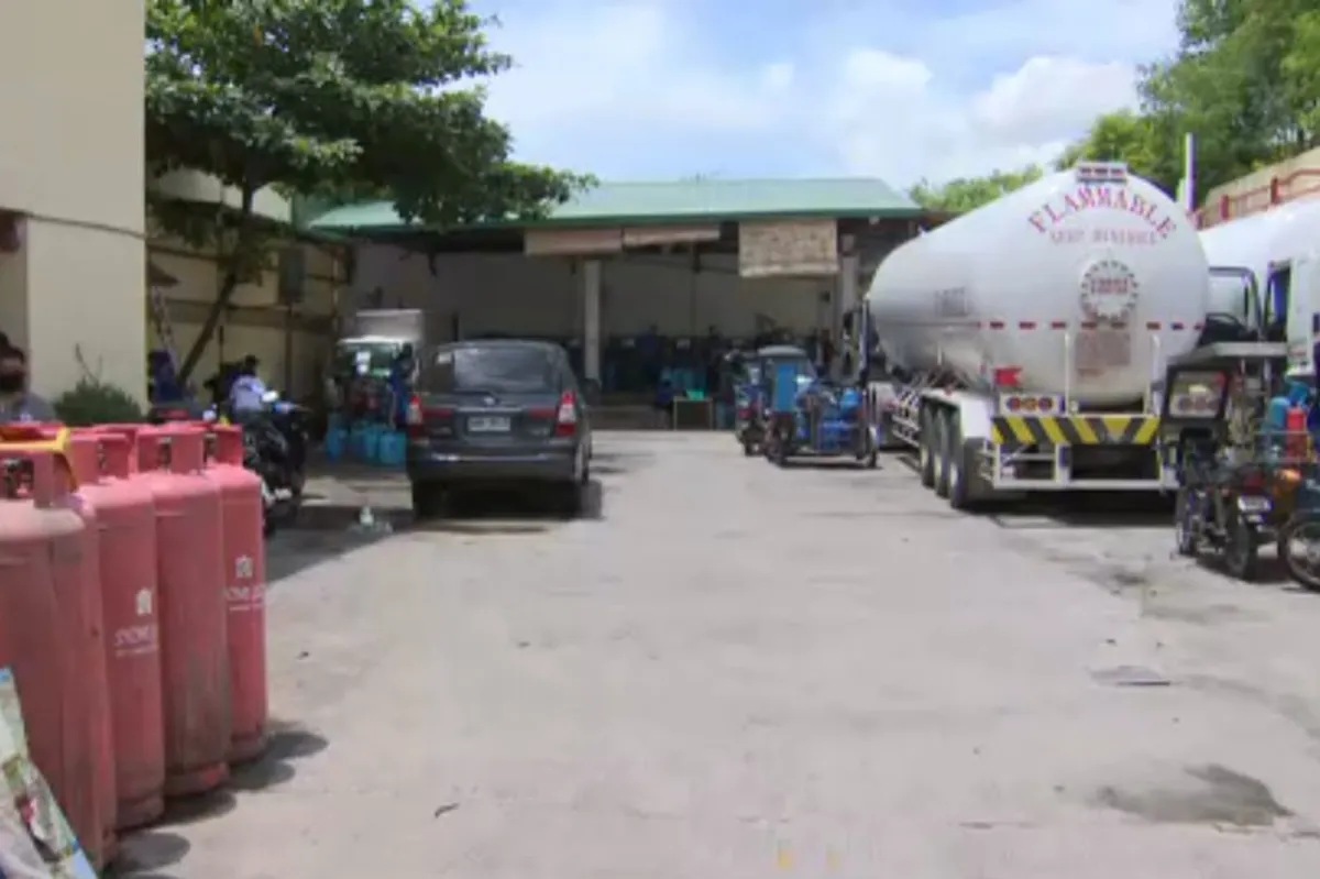 Planta na ilegal umanong nagre-refill, nagbebenta ng LPG sinalakay sa ... Planta na ilegal umanong nagre-refill, nagbebenta ng LPG sinalakay sa ...