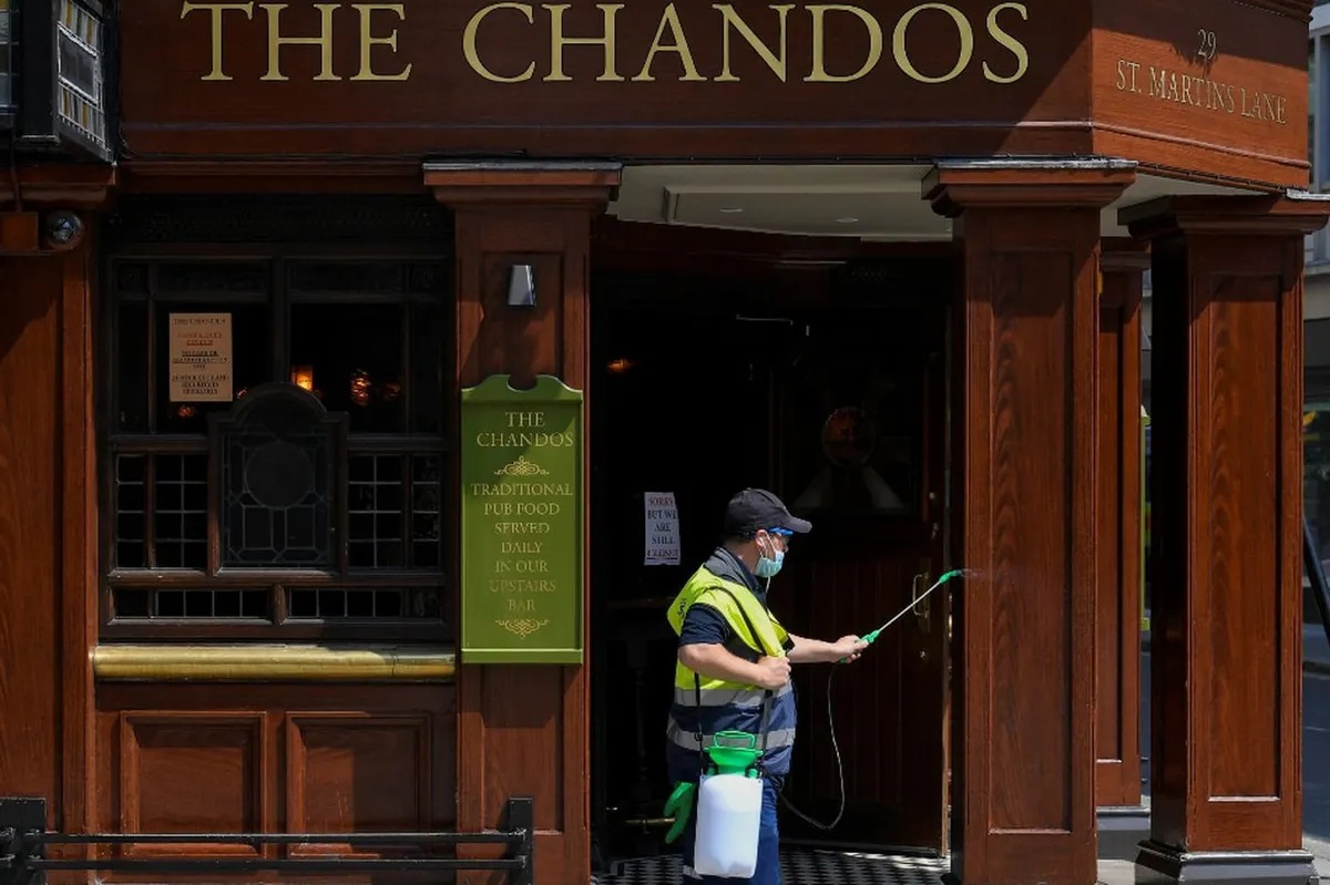 Cheers as UK announces English pubs to reopen | ABS-CBN