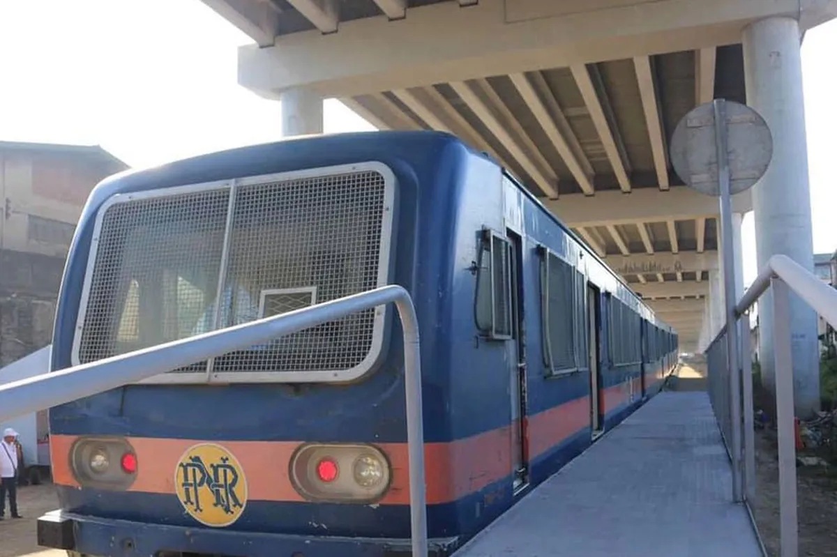 Higit 100 stranded passengers inihatid ng PNR tren patungong Bicol ...