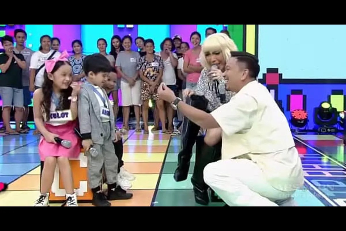 Jhong, may nakitang nalaglag na confetti sa loob ng sapatos ni Vice ...