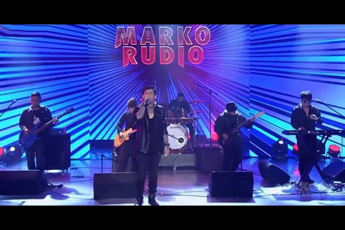 Marko Rudio performs on It’s Showtime stage with The Band Dogz | ABS ...
