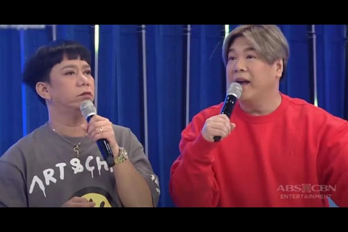 MC at Lassy, hinanapan ng pasalubong ng kanilang It’s Showtime family ...