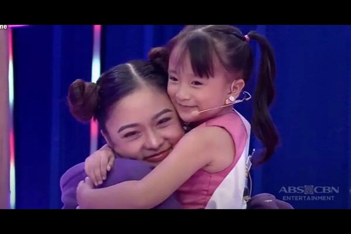 Kim Chiu, nakipag-aktingan kay Mini Miss U Zamira | It’s Showtime | ABS ...