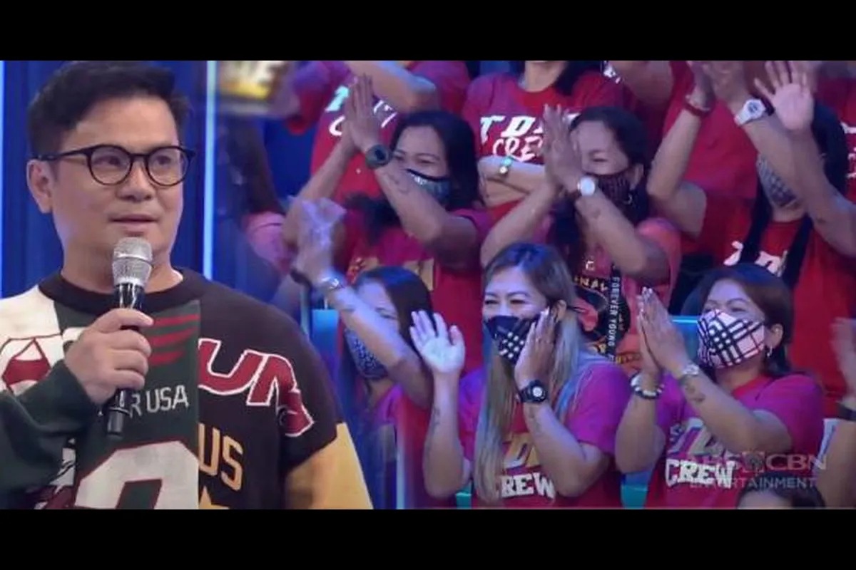 Madlang People, napapalakpak sa joke ni Ogie sa damit ni daily contender Kenneth | It’s Showtime ...