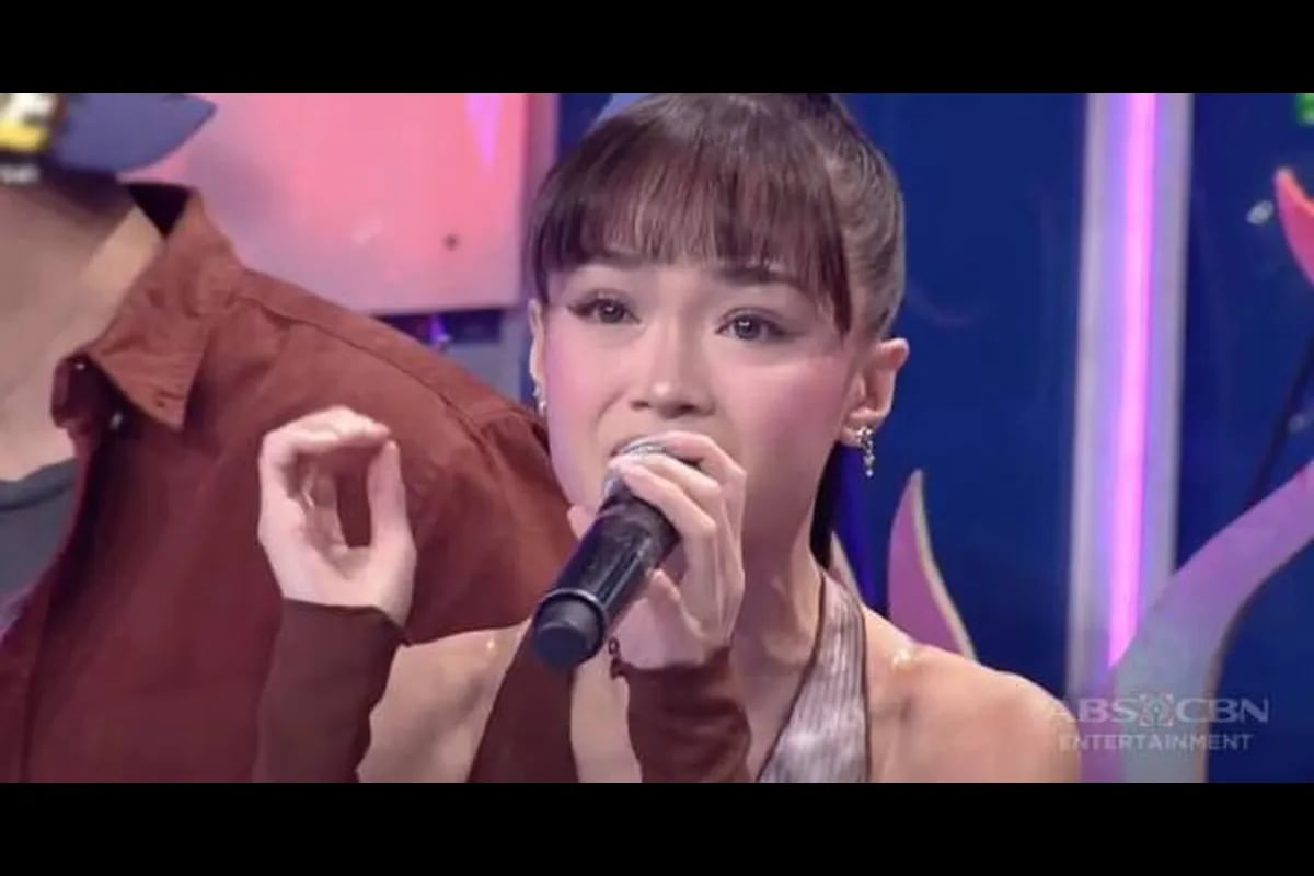 AC Bonifacio, bumuhos ang luha habang nagbibigay ng kumento sa It’s ... AC Bonifacio, bumuhos ang luha habang nagbibigay ng kumento sa It’s ...