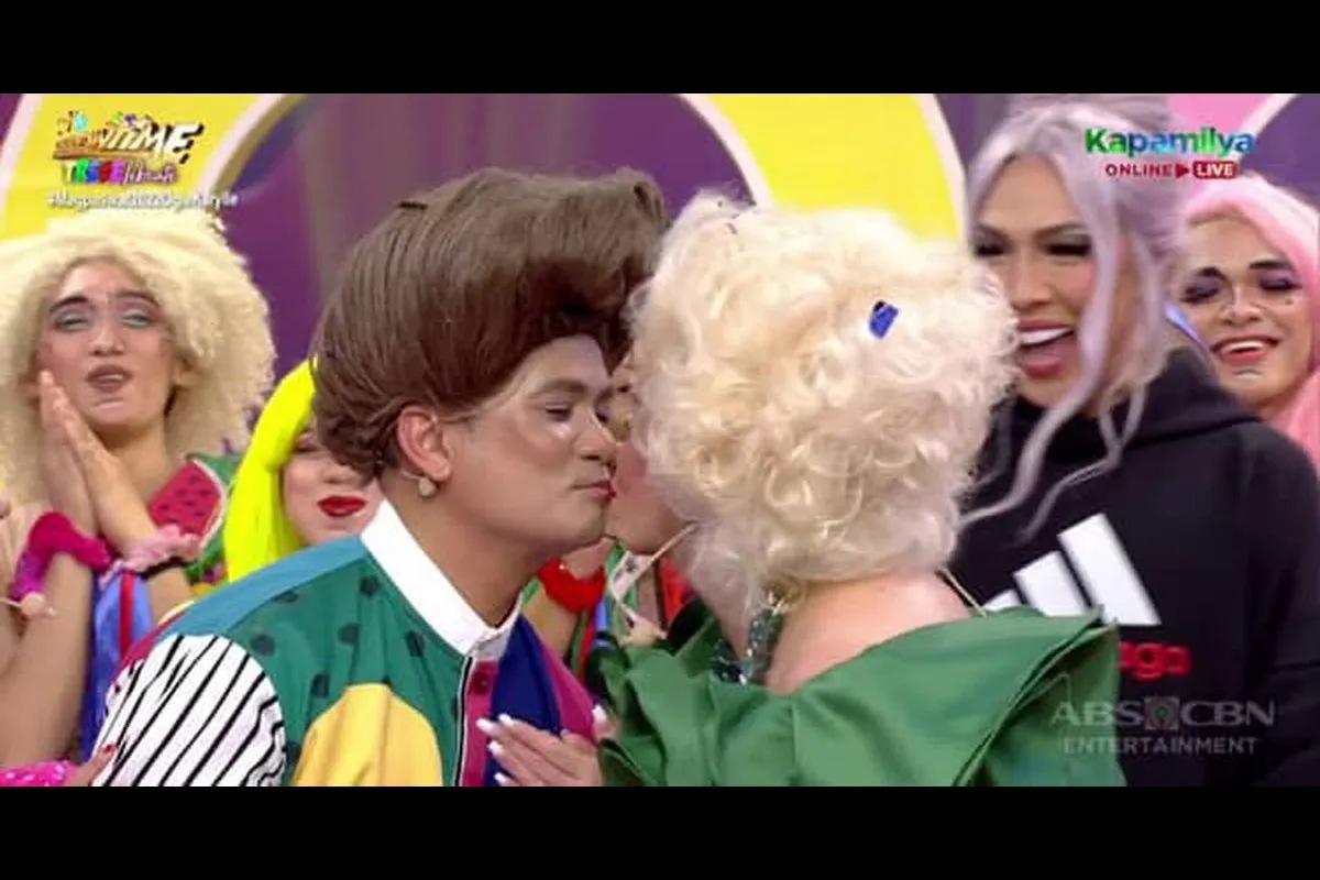 WATCH: Showtime family, kinilig kina Ogie at Regine! | ABS-CBN ...