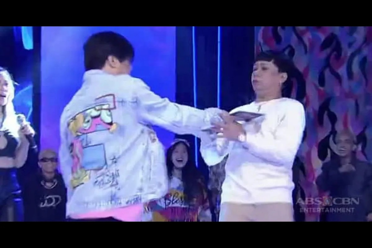 MC at Lassy, nagkaroon ng mainit na dance showdown! | It’s Showtime ...