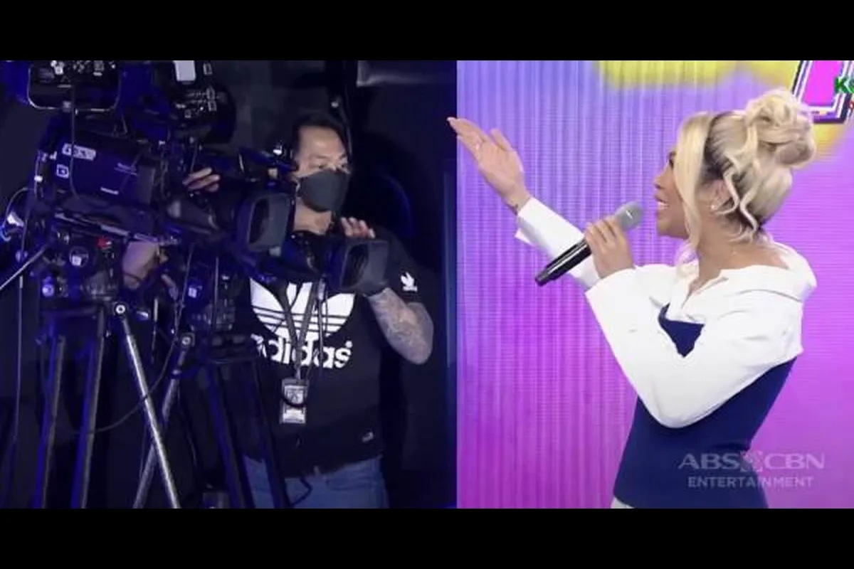 Vice Ganda, napansin na nabago ang pwesto ng kanilang cameraman dahil ...