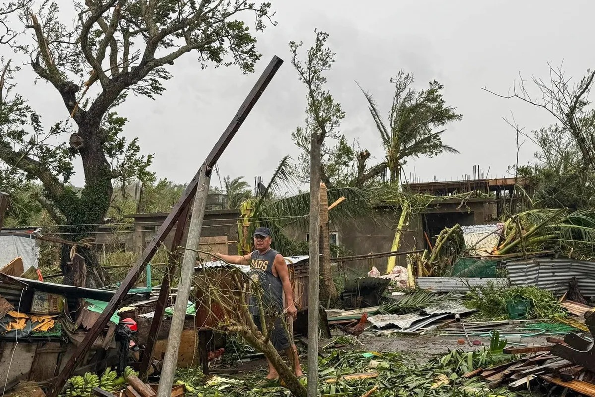 IN PHOTOS: Julian’s powerful winds damage houses in Basco, Batanes ...