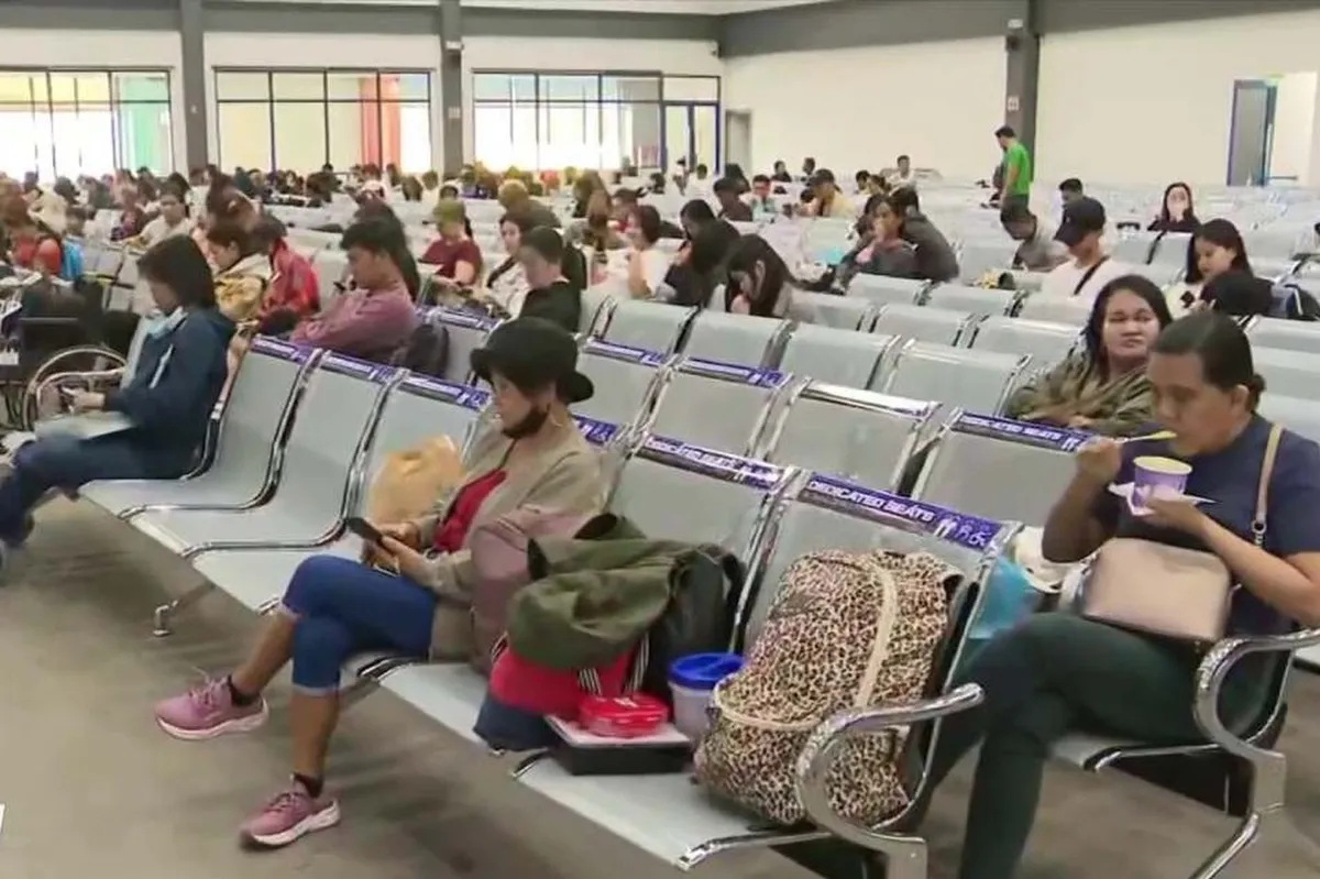 Mga biyahero sa Batangas Port kakaunti pa sa bisperas ng Undas 2024 | ABS-CBN News