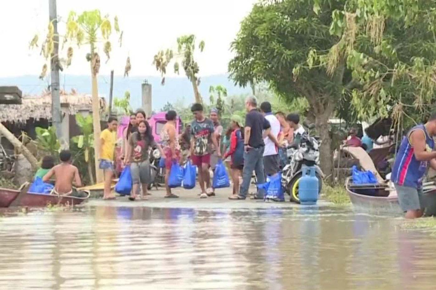 Mga binaha sa Camarines Sur, binigyan ng tulong | ABS-CBN News