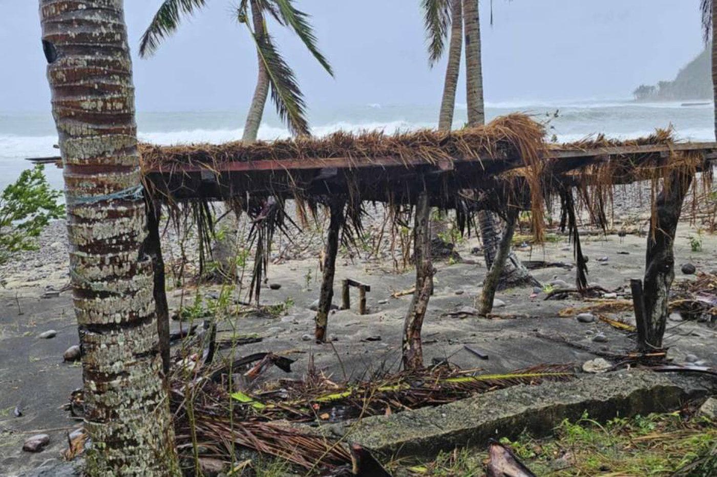 PANOORIN: Ivana, Batanes sa kasagsagan ng bagyong Leon | ABS-CBN News