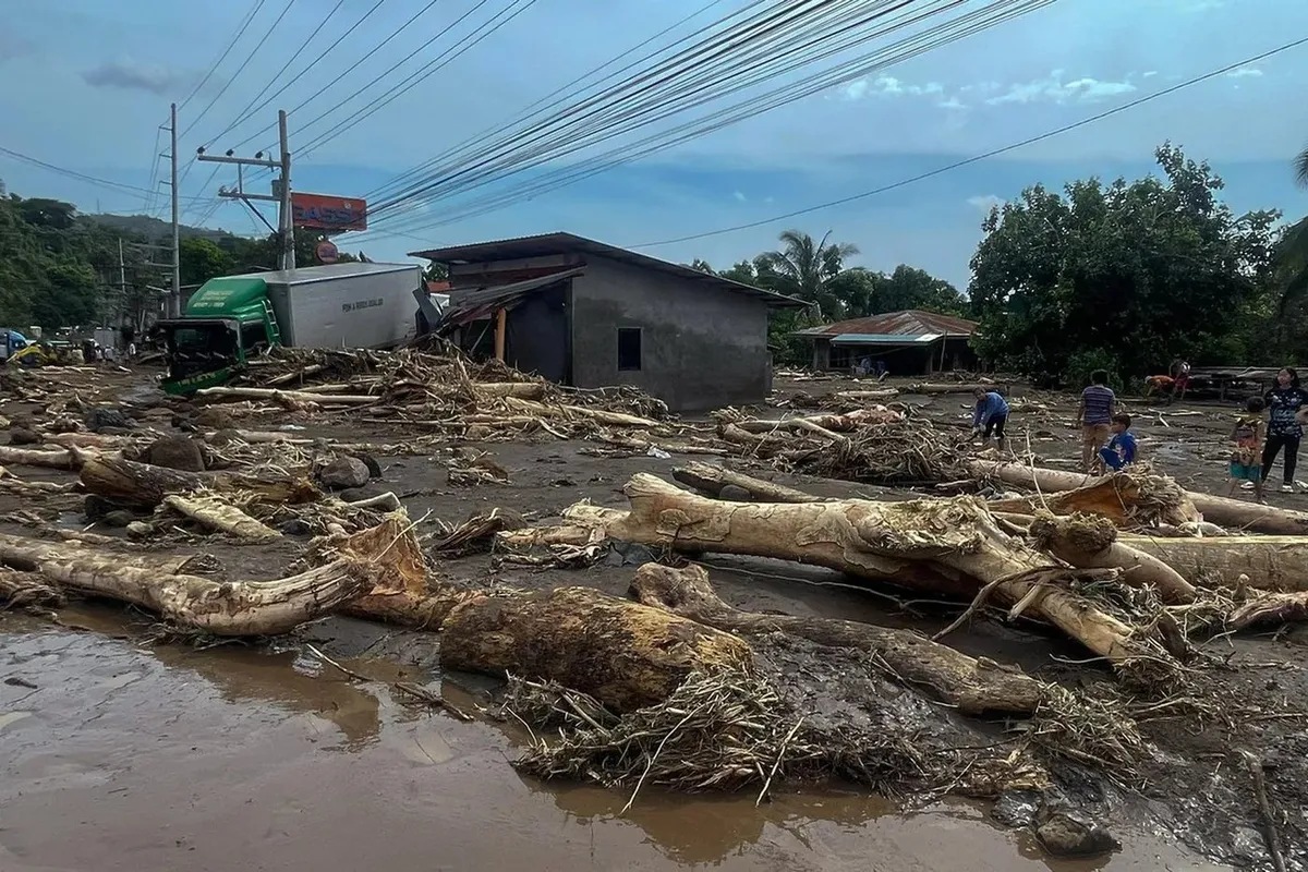 Batangas authorities order forced evacuations ahead of super typhoon ...