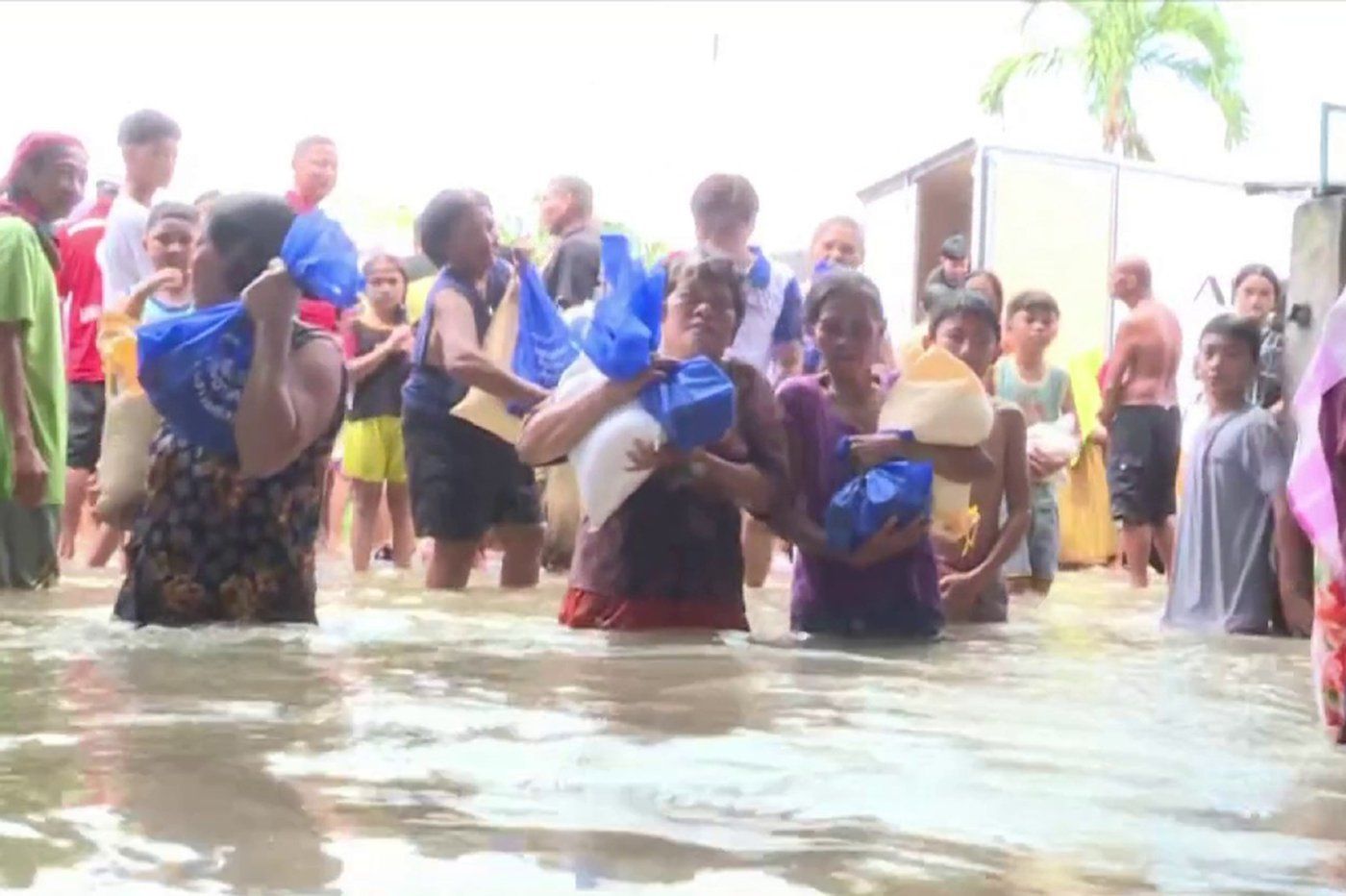 ABS-CBN Foundation namigay ng ayuda sa mga biktima ng bagyo sa ...