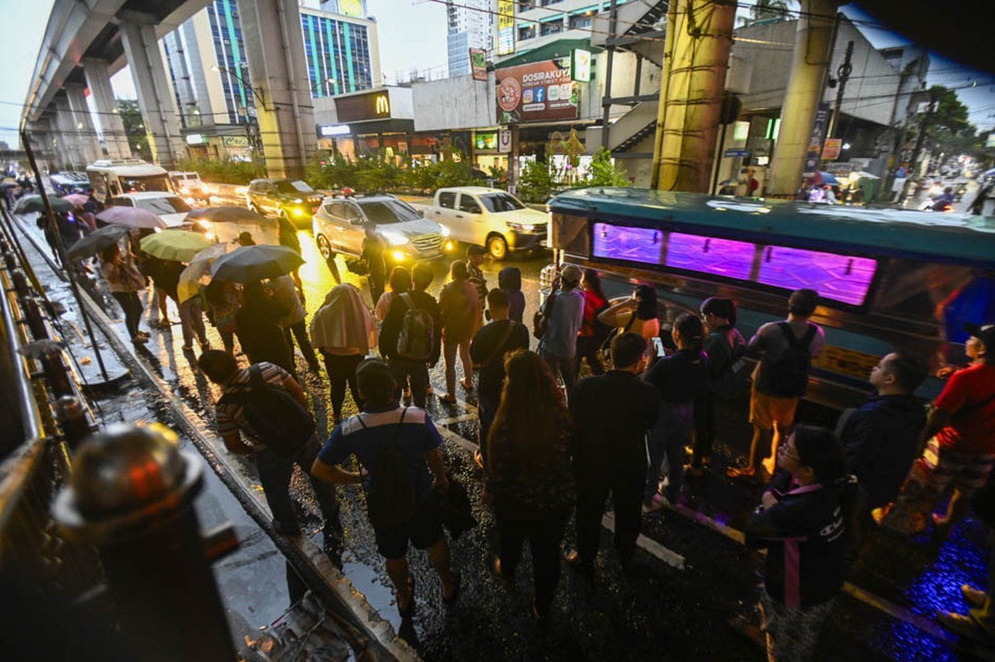 Commuters struggle to catch ride amid storm Kristine | ABS-CBN News