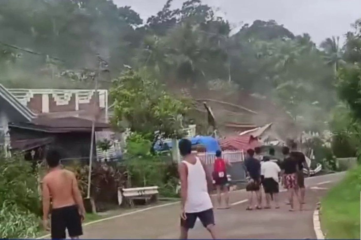 Higit 20 bahay sa Libon, Albay natabunan ng gumuhong lupa | ABS-CBN News Higit 20 bahay sa Libon, Albay natabunan ng gumuhong lupa | ABS-CBN News