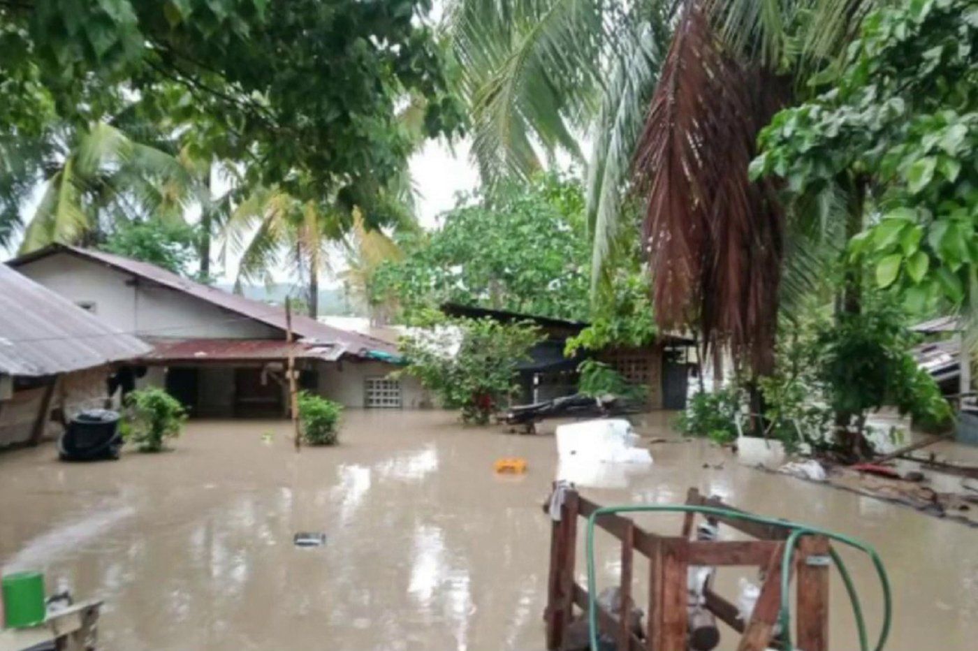 Ilang lugar binaha dahil sa Bagyong Kristine; libo-libo stranded sa pantalan | ABS-CBN News